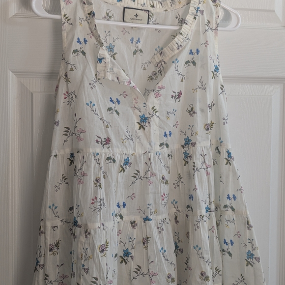 Tuckernuck | Tops | Tuckernuck Floral Print Top Blue And Pink On Cream ...